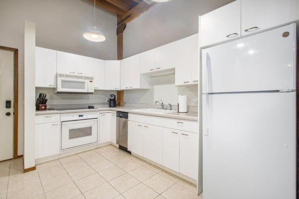 Downtown And Waterfront 2bdr Condo In Grand Haven 110 - Grand Haven, MI
