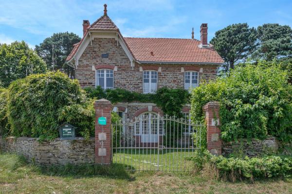 Villa De Charme Classée à Tharon Plage Pour 14 - Pornic