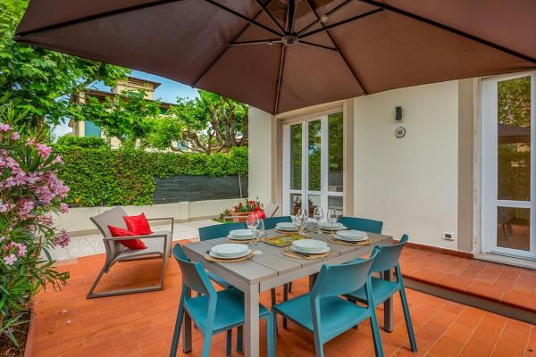 Golden Luxe - Sunset By The Sea - Viareggio