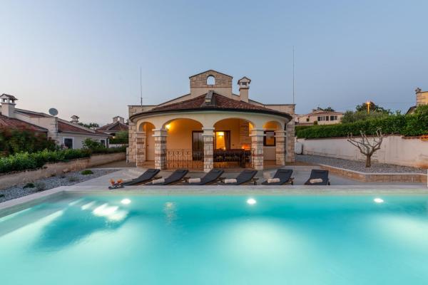 Villa Oliva With Private Pool - Funtana
