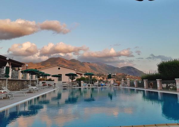 Hotel Ristorante Borgo La Tana - San Nicola Arcella