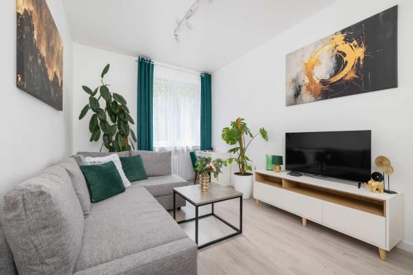 Bright Two-bedroom Apartment In Nowa Huta By Noclegi Renters - Krakow