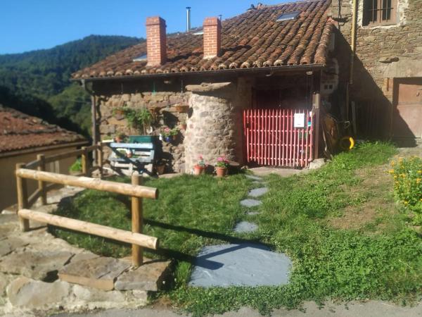 La Casa Roja De Quirós - Spain