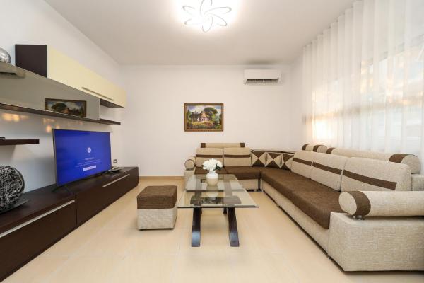 Vila Altin - Albania