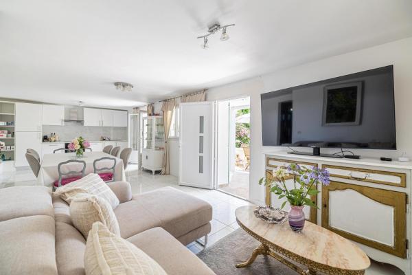 La Villa Des Fleurs En Duplex Avec Jardin Et Piscine - Mandelieu-la-Napoule