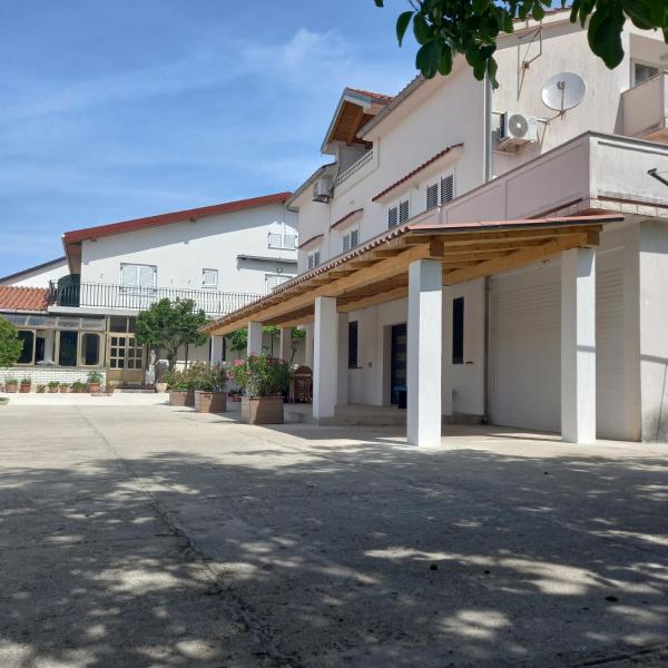 Apartment-rooms Preka - Rab