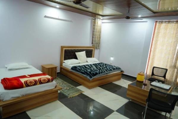 Shri Anand Hotel Berinag Shahgram With Parking Included - Chaukori