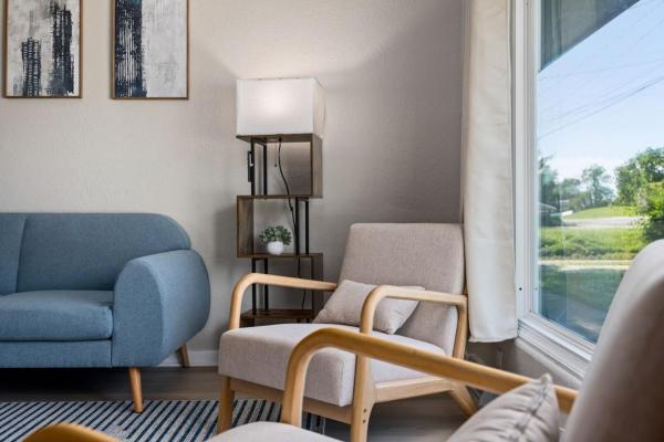 Blue Haven At Hines | Stylish 2bd Stay | Peoria Heights - Peoria, IL