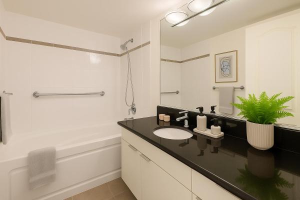 Million Dollar 2br Escape Modern Elegance And City Views - Vancouver