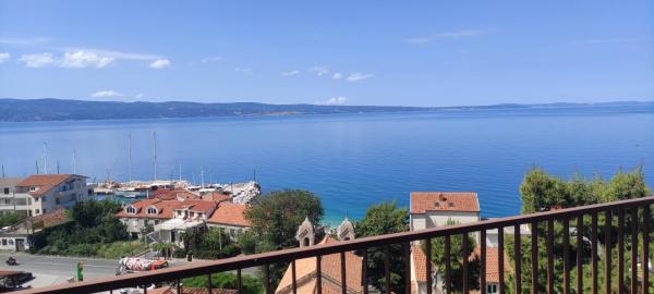 Maro S Prelijepim Pogledom - Omiš