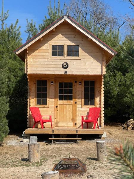 Forest Bunkie Trails & Stargazing - Delhi, ON, Canada