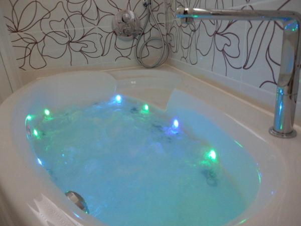 Chambre Caprices De Plage Lit King Size Balnéo Vue Dégagée à Mers Les Bains 300 M Plage Petit Déjeuner Servi En Chambre En Option - Le Tréport