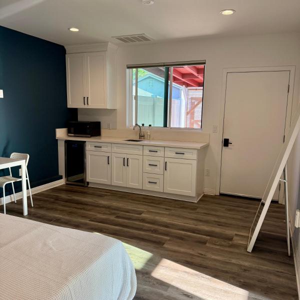 Guesthouse - Burbank, CA