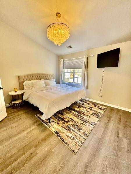 Modern Entire 2-bedroom House For 6 Guests At University City - Harrisburg, NC