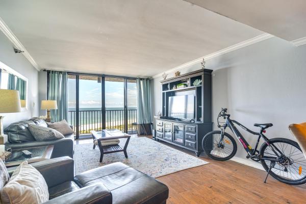 Walk To Beach & Eats: Condo W/ Pool In Clearwater! - Dunedin, FL