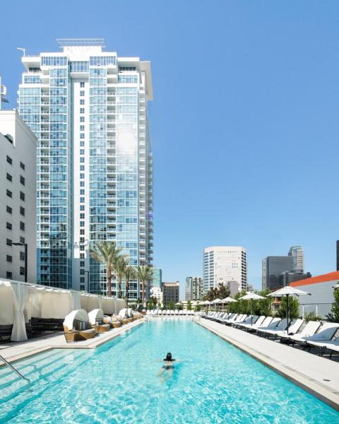 2 Bed 2 Bath Contemporary High-rise Central Location - Inglewood, CA
