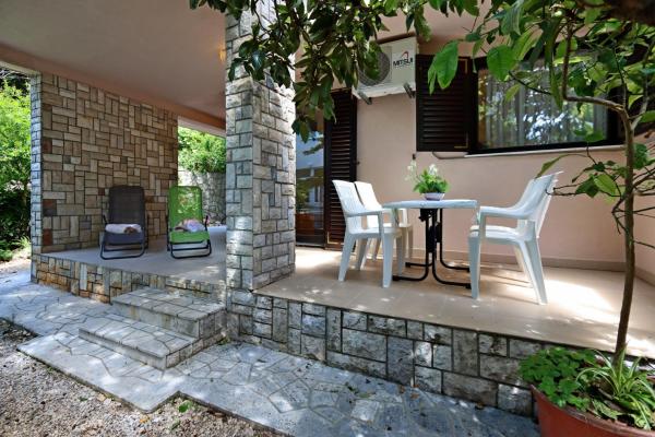 Apartments With Parking Space Selce, Crikvenica - 24450 - Vrbnik