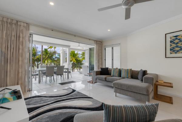 Gris At Island Views—pool Paradise On The Beach - Palm Cove