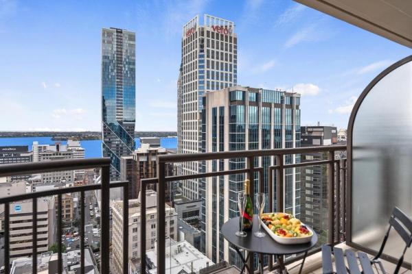 Views At Metropolis - Free Parking - Auckland