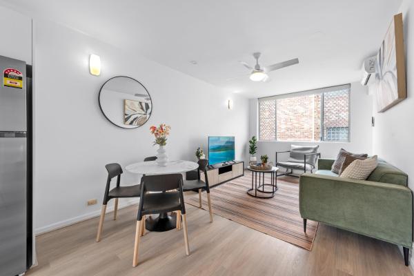 Spacious 1br Near Hospital, Qut And Cbd With Parking! - Balmoral