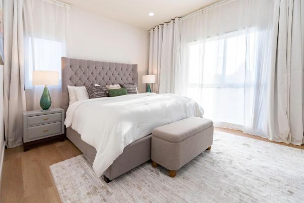 Brand New 5-bedroom House 2 Free Parkings - Los Angeles, CA