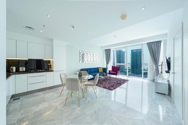 Designer 1br Retreat With Stunning Canal View - Dubai