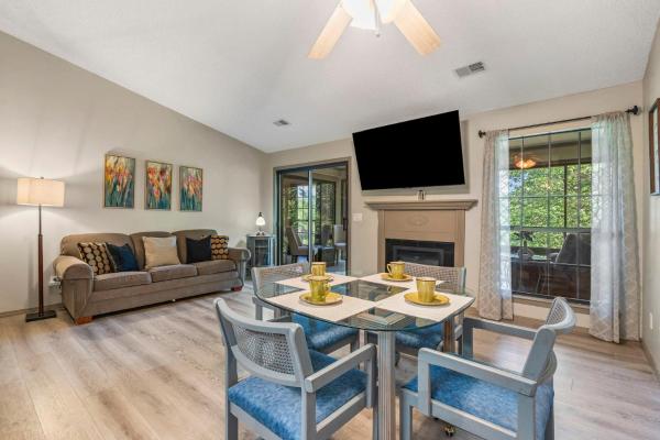 Golf View Peek-a-boo - Branson, MO