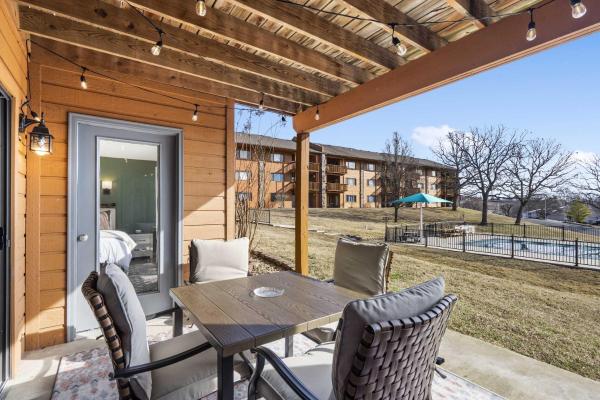 Memories Of Avondale - Massage Chair Pools - Branson, MO