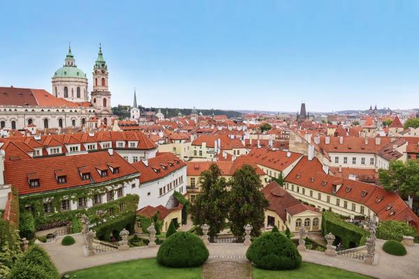 At The Blue Lion & Parking Assistance - Praag