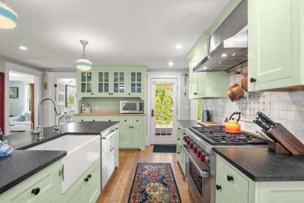 Walk To Town Fully Renovated - Orleans, MA