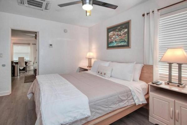 Park Shore Suite 9 - Madeira Beach! - Madeira Beach, FL