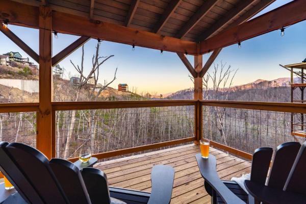 Metal Manor - Gatlinburg, TN