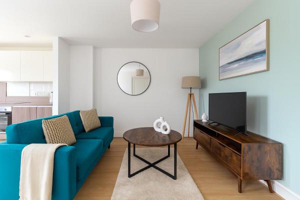 1 Bed Apartment With Balcony In Bow - Stratford