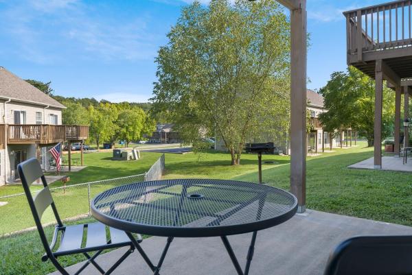 Fall Creek Abby In The Ozarks - Year-round Fishing - Missouri