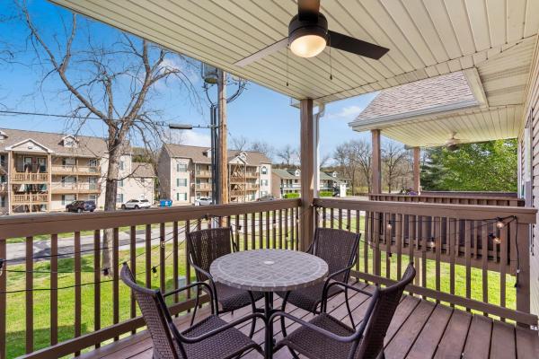 Our Landing Place - Access To Pool - Branson, MO