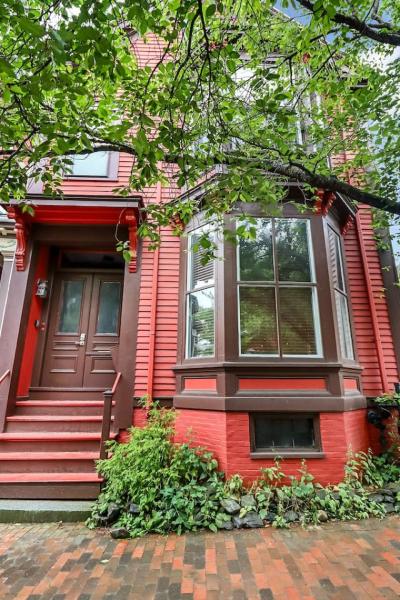 Spacious Portland Home With Parking - Portland, ME