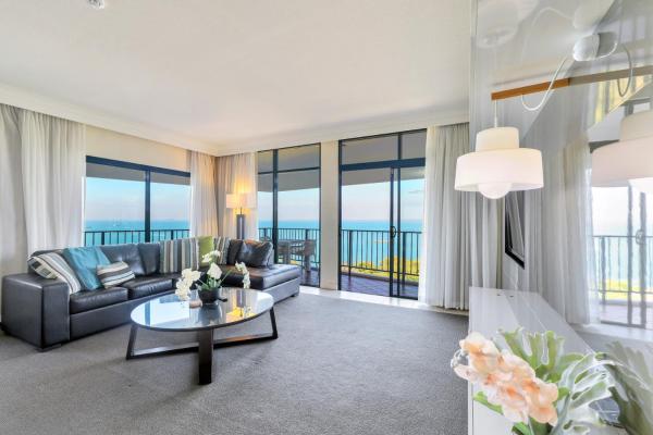2 Bedroom Penthouse Retreat Water Views Pool Balcony - Darwin