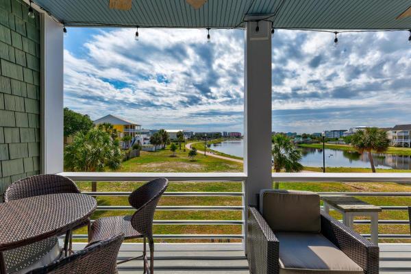 Lakefront Paradise By Carolina Beach Realty - Carolina Beach, NC