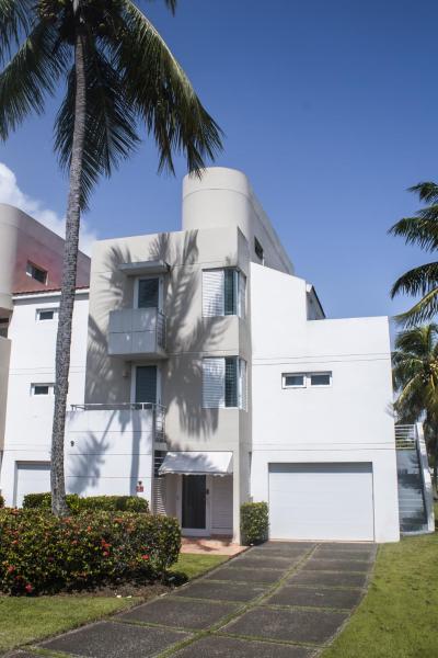 Steps Away From Beach - Coastal Bliss In Dorado - Dorado