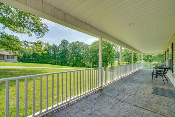 Wraparound Porch Home Near Dtwn Crossville! - Crossville, TN