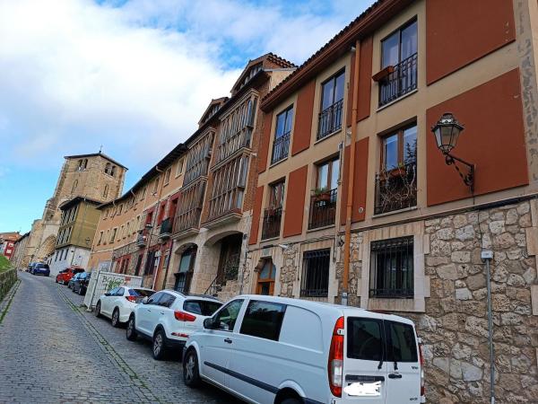 Entre Castillo Y Catedral 2vut09734 - Burgos