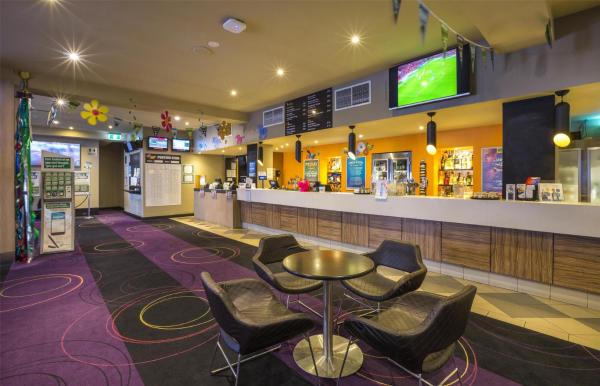 Nightcap At Glengala Hotel - Tottenham