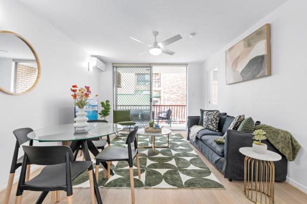 Spacious 2br Near Hospital, Qut And Cbd With Parking! - Virginia