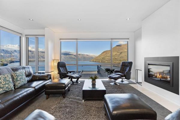 Ataahua - Lake And Mountain Views With A Hot Tub - Queenstown