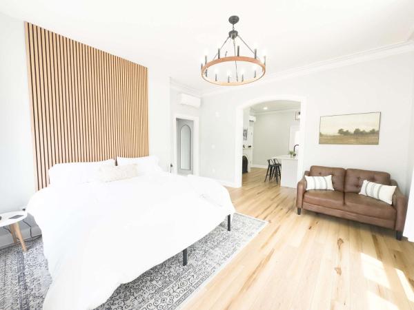 Jennifer's Spa-like Historic Broadway Getaway - Providence, RI