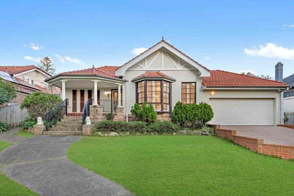 Spacious 5br Family Retreat In Central Lindfield - Mosman