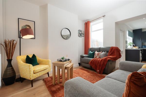 Entire 4 Bedroom House In Bootle Liverpool-ideal For Contractors, Family And Group-free Parking & Free Internet-sleeps 7 - Formby