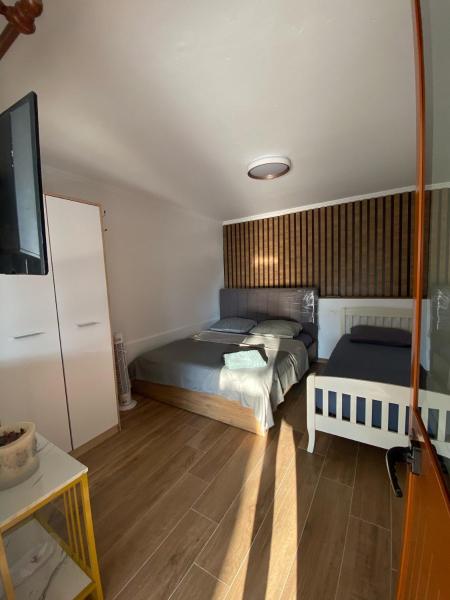 Valet E Pushimit - Albania