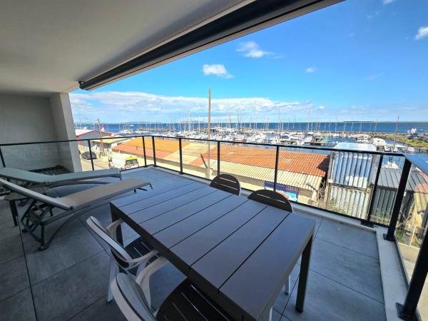 Le Millesime Le Pelican : Vue Exceptionnelle Sur La Baie, Appartement Moderne Avec Une Chambre Et Parking Privé. - Marseillan