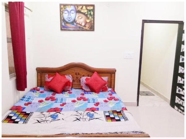 Vrindavan Hotel Posh Dham Palace Near Temple - Fully Air Hotel - Vrindavan